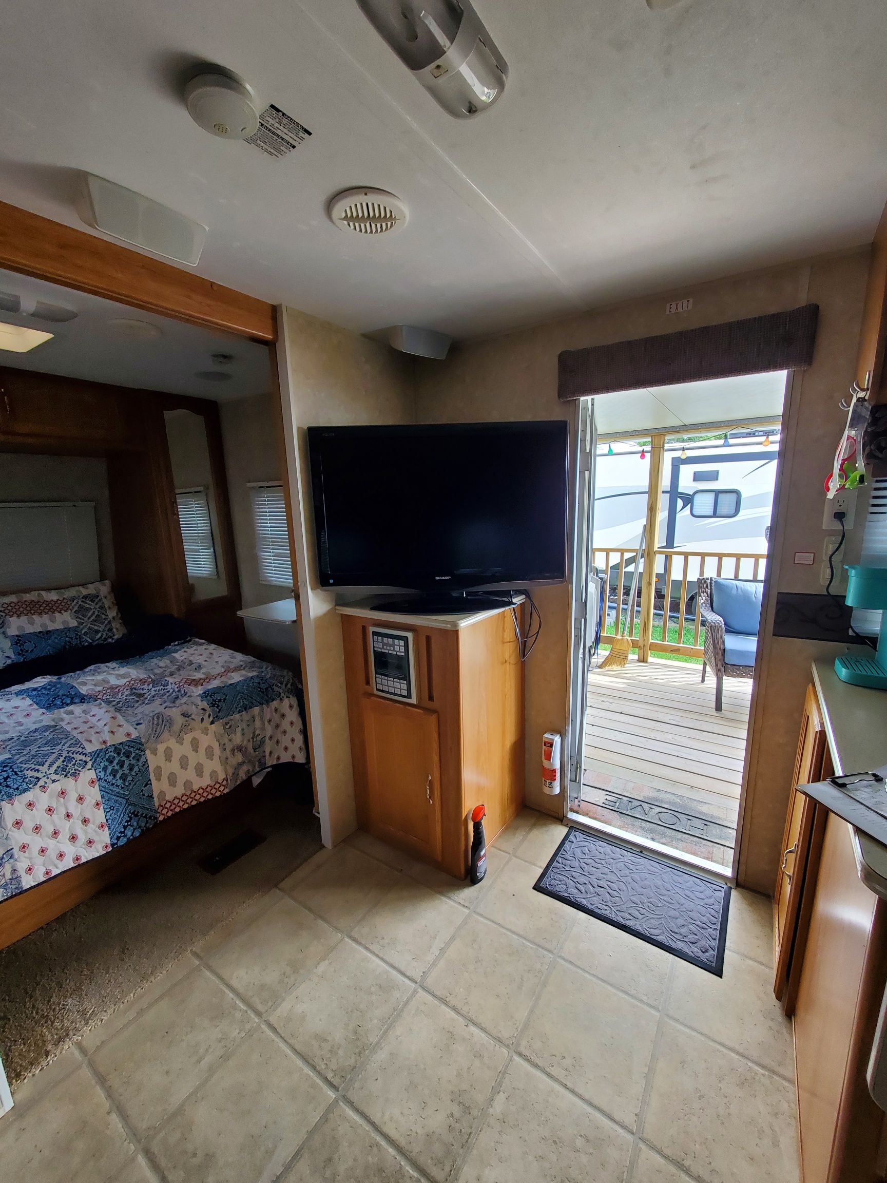 B023-8inside – Paradise Valley